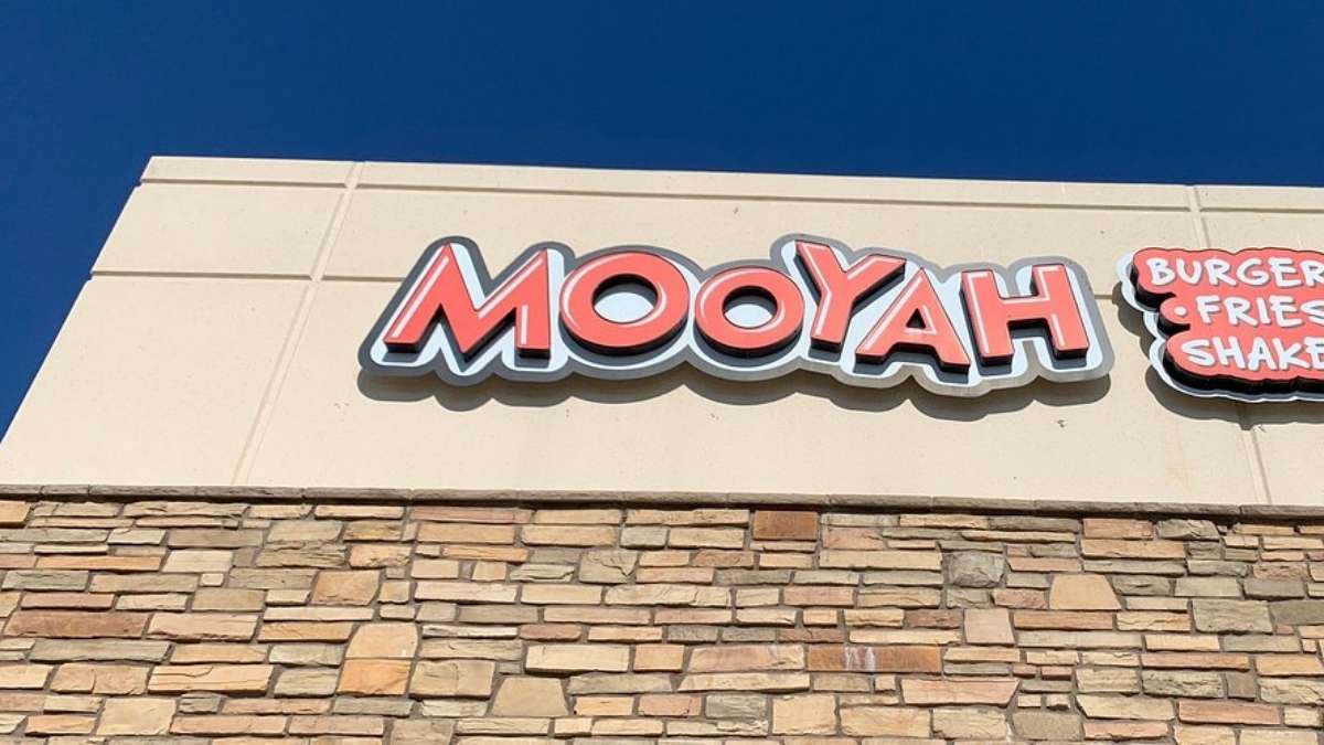 MOOYAH + Dude Perfect: The Ultimate Burger Showdown! - Source86